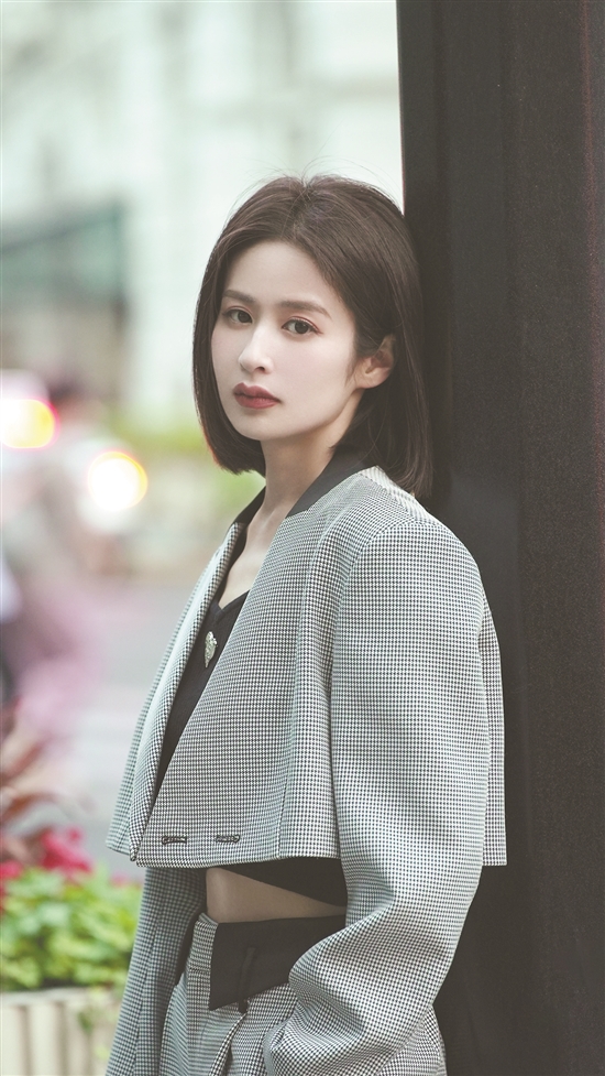 In "Imperfect Victim" "self-depreciation" as a supporting role Yinger ...