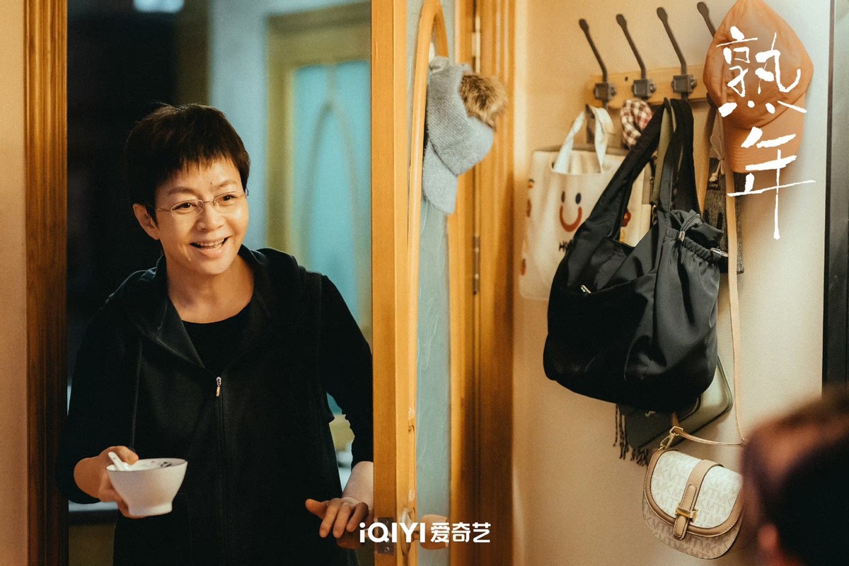 Song Dandan and Wang Ou play the role of sister-in-law Zhang Guoqiang ...