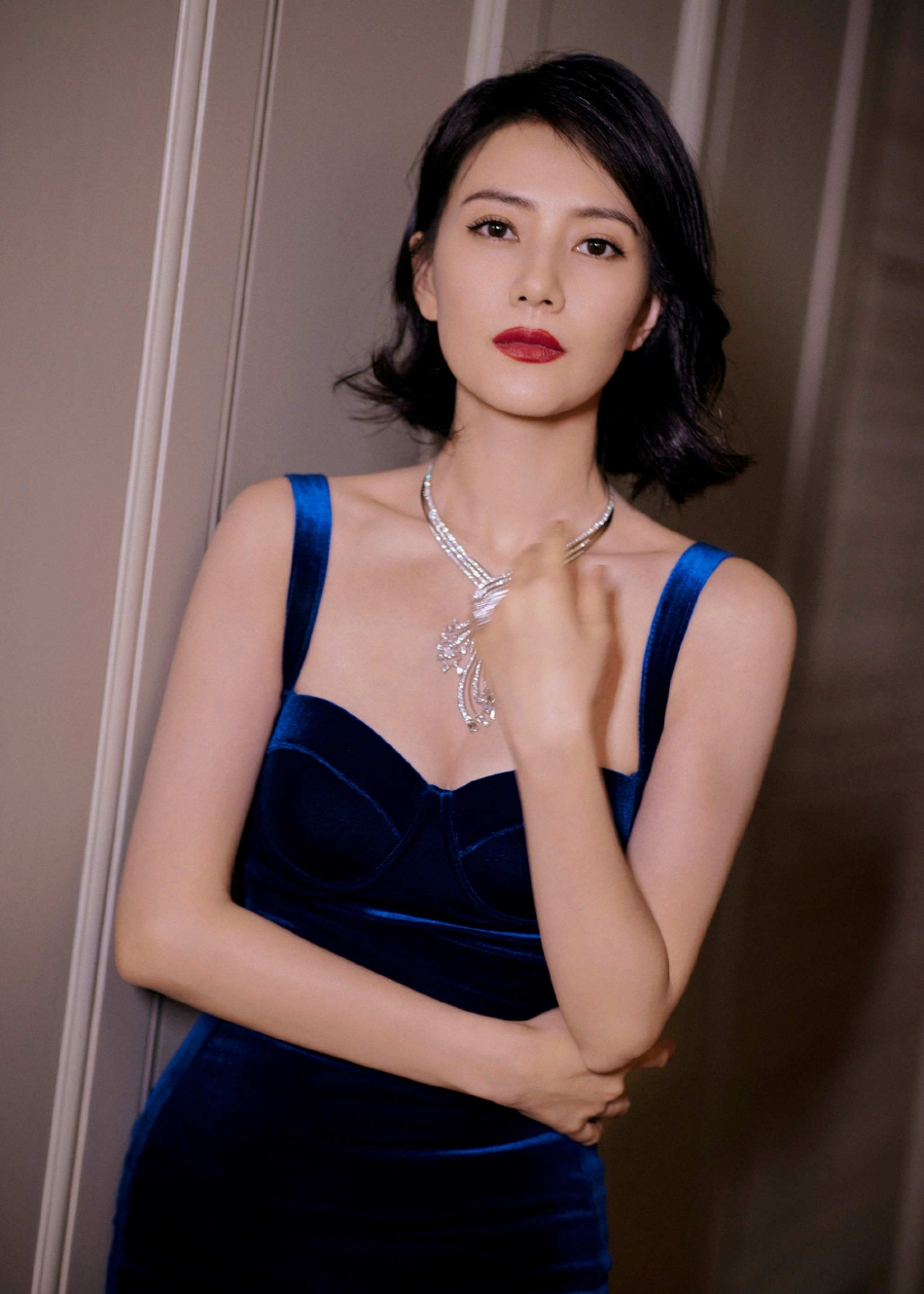 Gao Yuanyuan showed off her graceful figure in a velvet dress!Beautiful ...