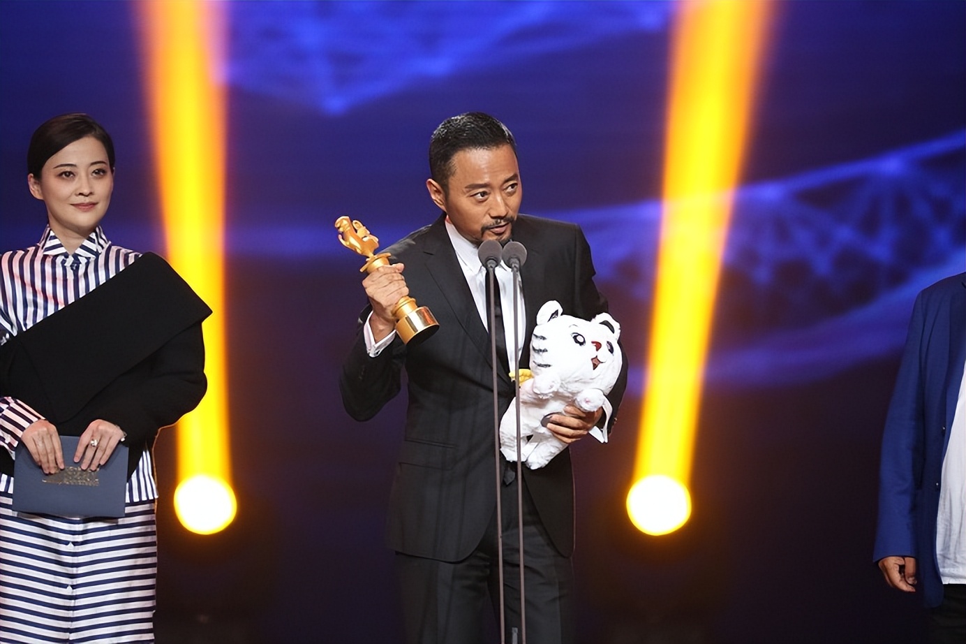 He is the most low-key actor, he has won more film awards than Zhang Yi ...