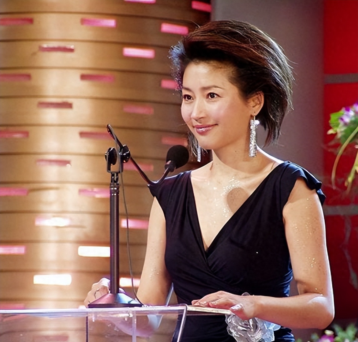 CCTV No. 1 Miss Wang Xiaoya: She was married to a rich man for the first time, and a high ...