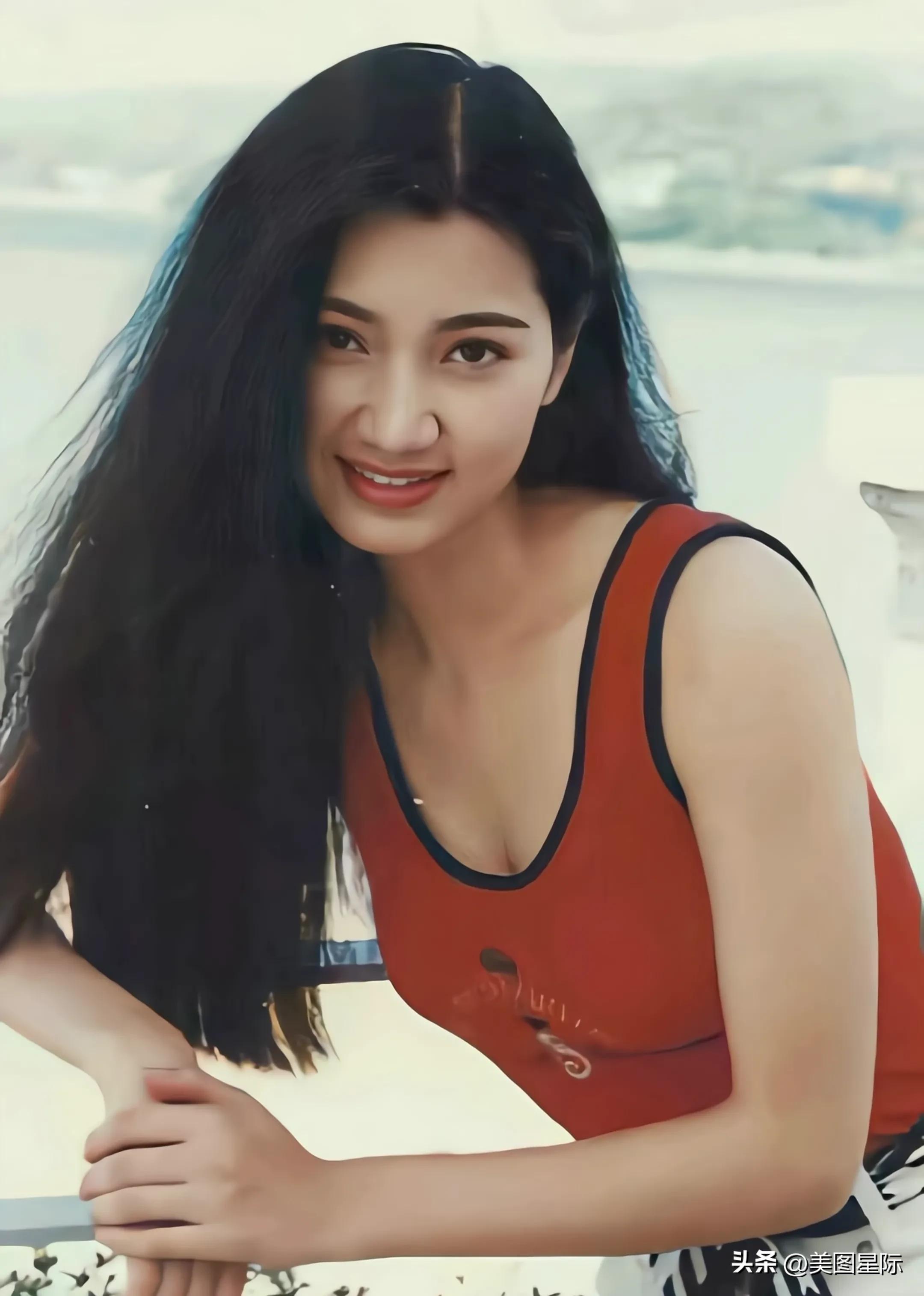 The protagonist of this issue—Hong Xin, the 83rd issue of the celebrity stunning beauty series ...