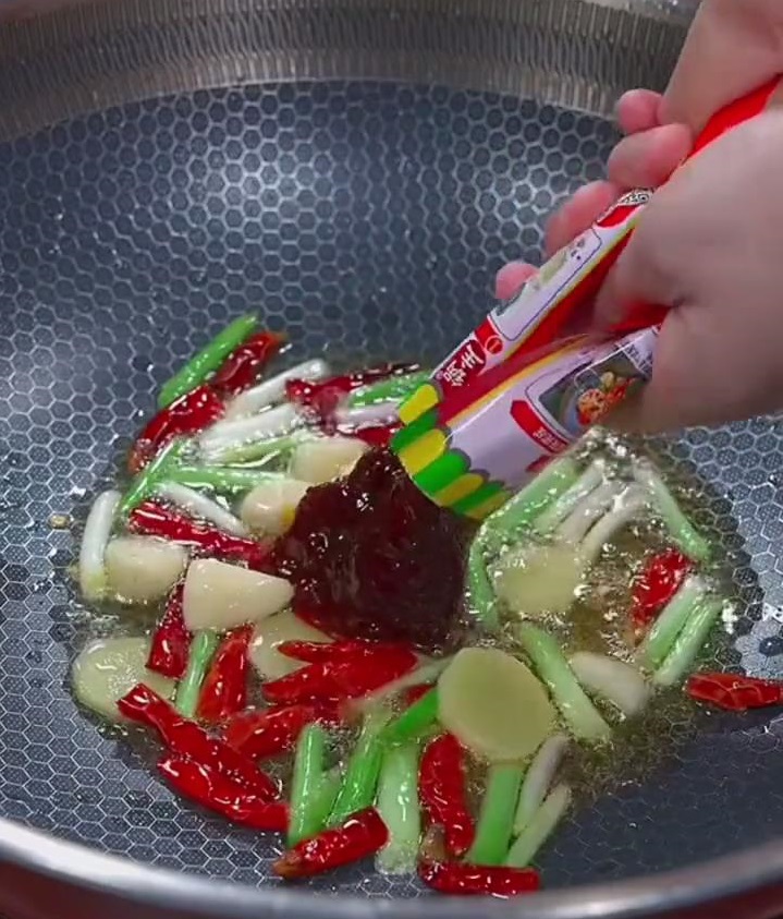 Homemade Spicy Fragrant Pot - iNEWS