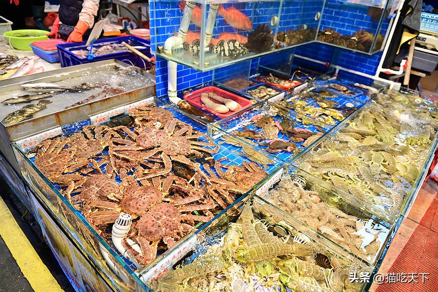 In this restaurant in Bashi, Xiamen, a dish of ginger duck is famous in ...
