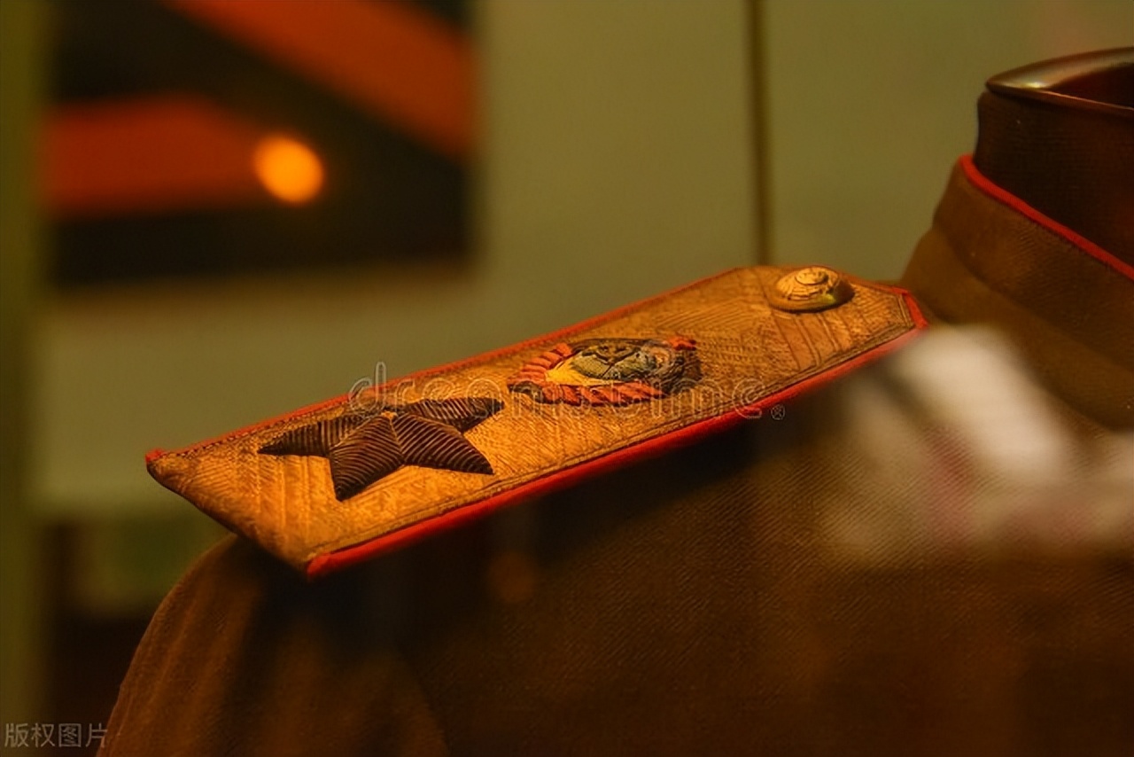 The leader is arbitrary, no one in the audience dares to speak, but he ...