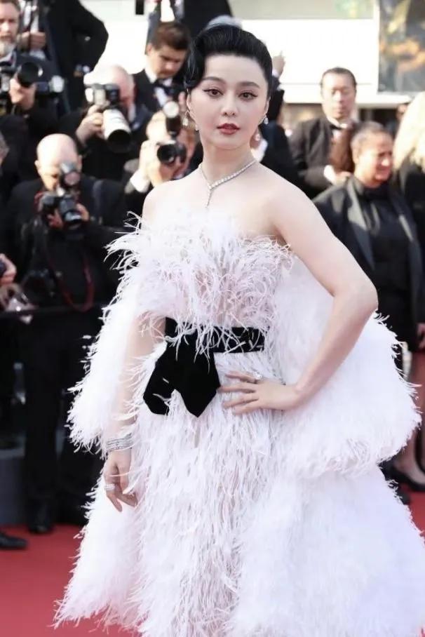 Fan Bingbing, the sequelae of plastic surgery are swollen and stretched ...