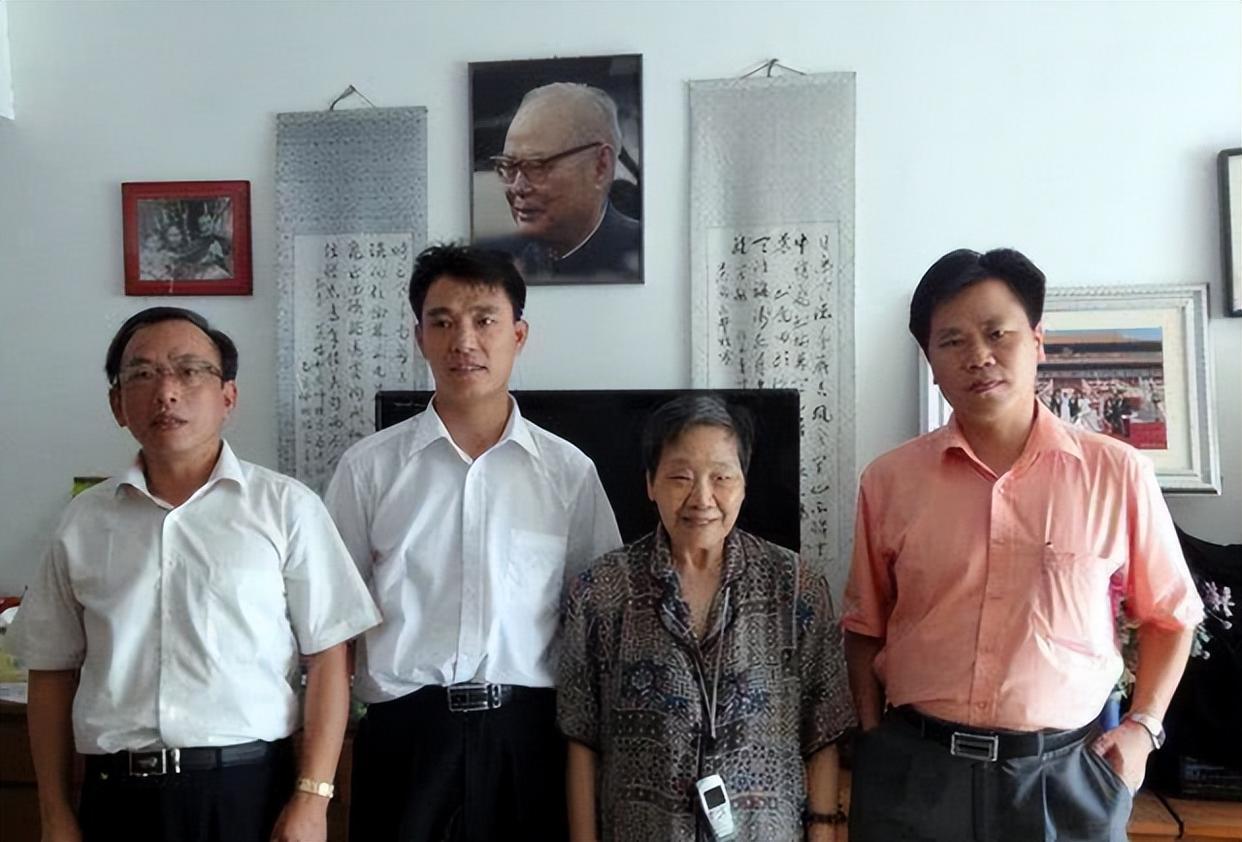 Li Gang: The only surviving wife of the founding marshal, she is 94 ...