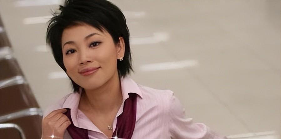 After 17 years of long-distance relationship, the female host lives a ...