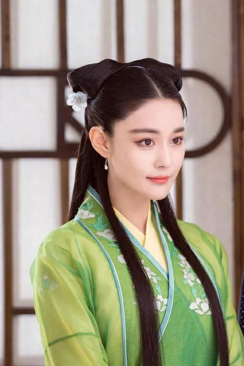 Appreciate the pictures of beautiful women in green clothes!Including Liu Shishi, Yang Mi, Zhang ...