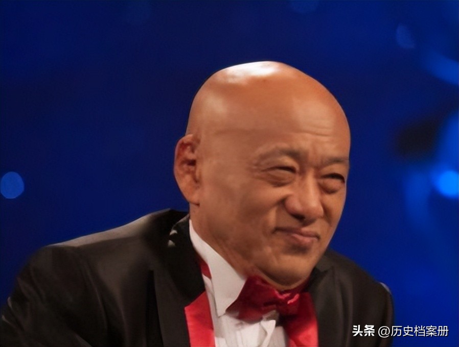 Ling Feng returned to Beijing, his wife ignored his daughter, and his little wife disappeared ...