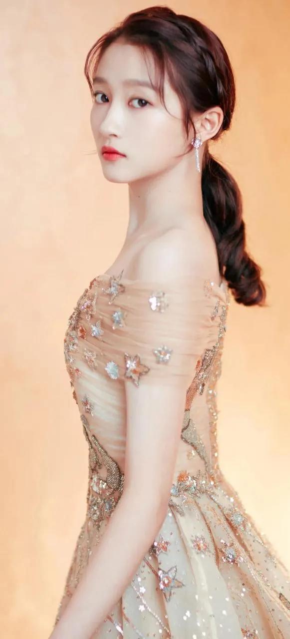 Guan Xiaotong's sexy photo is here - iNEWS