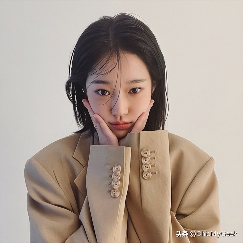 After acting in three works, he became popular and became a monster ...