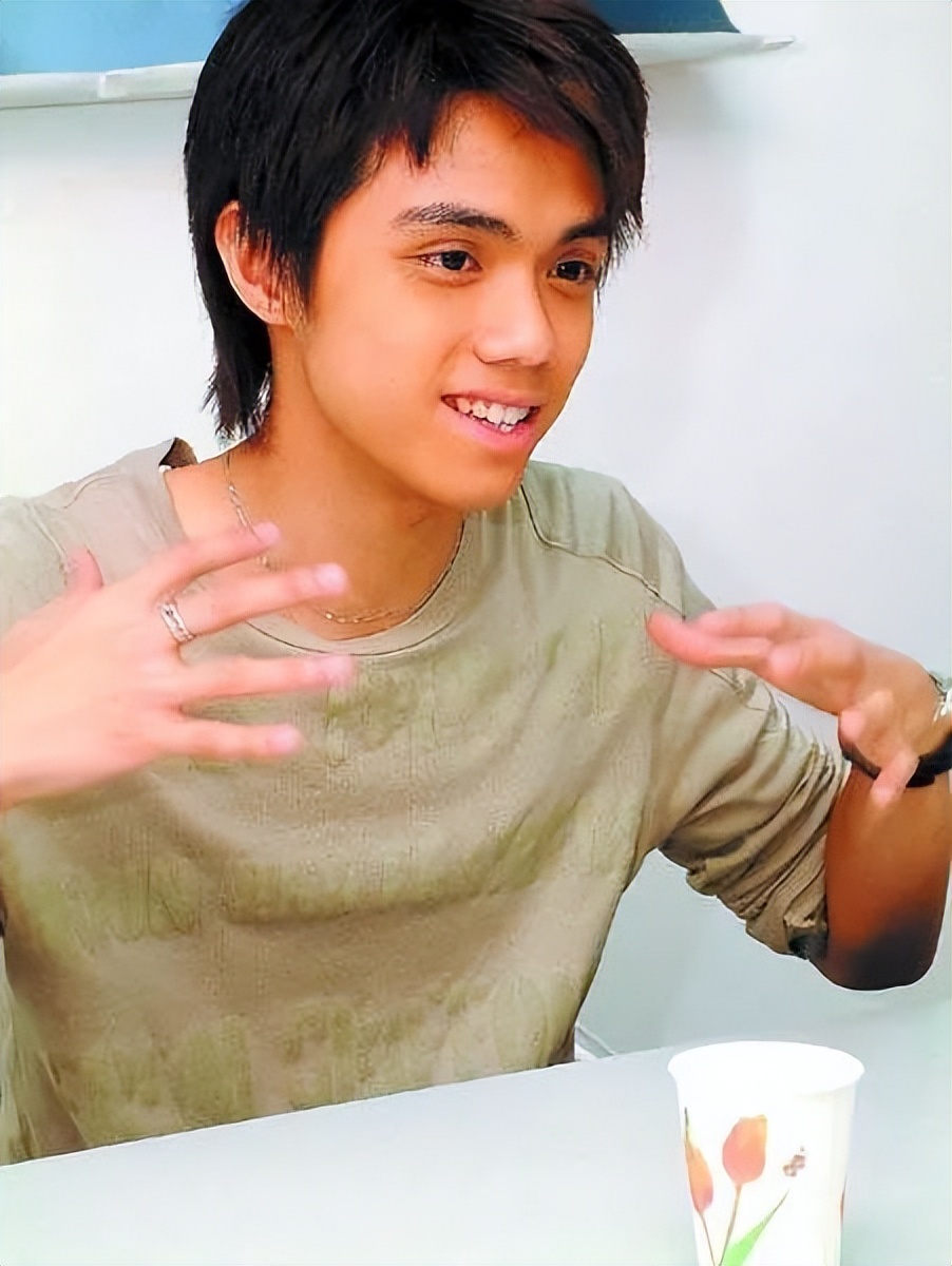 The Emperor's male singer took his parents on a trip for the first time ...