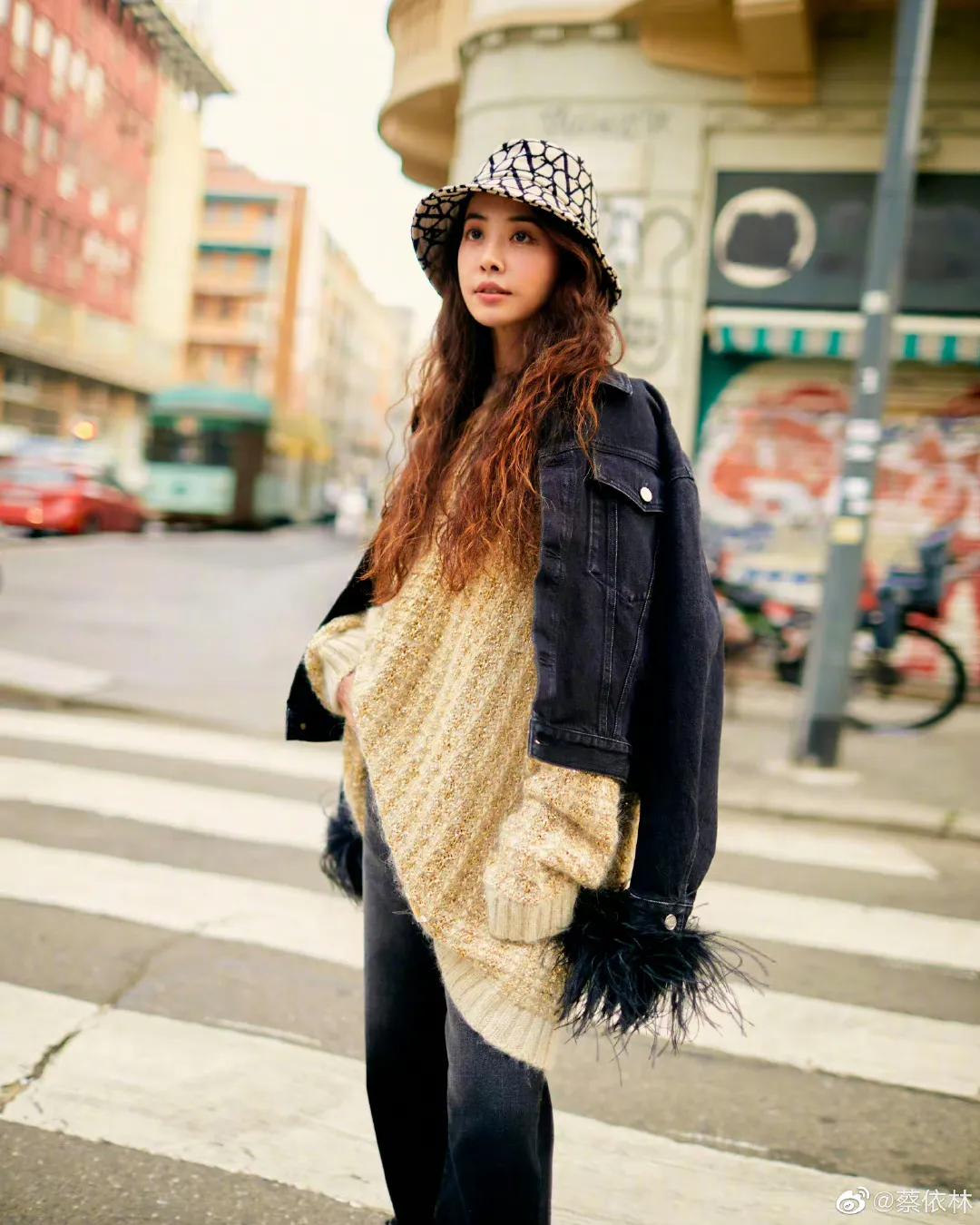 Hebe Tien is about to move and call out to her best friend from the air ...