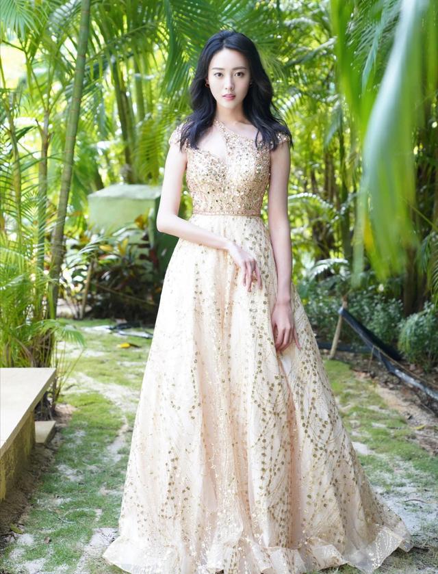 Sun Xiaolun, post-95 female star - iNEWS