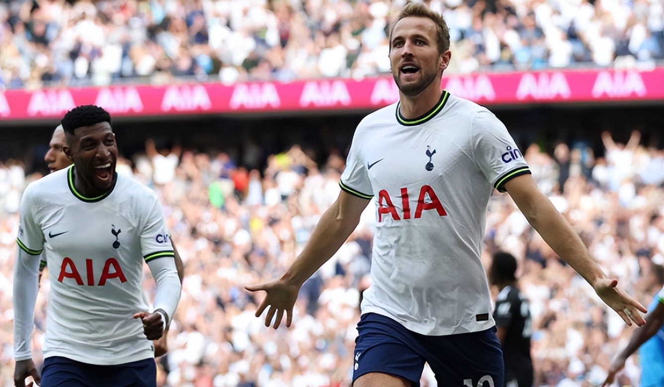 Two top strikers in Harry Kane and Alexis Allais engage in a fierce ...