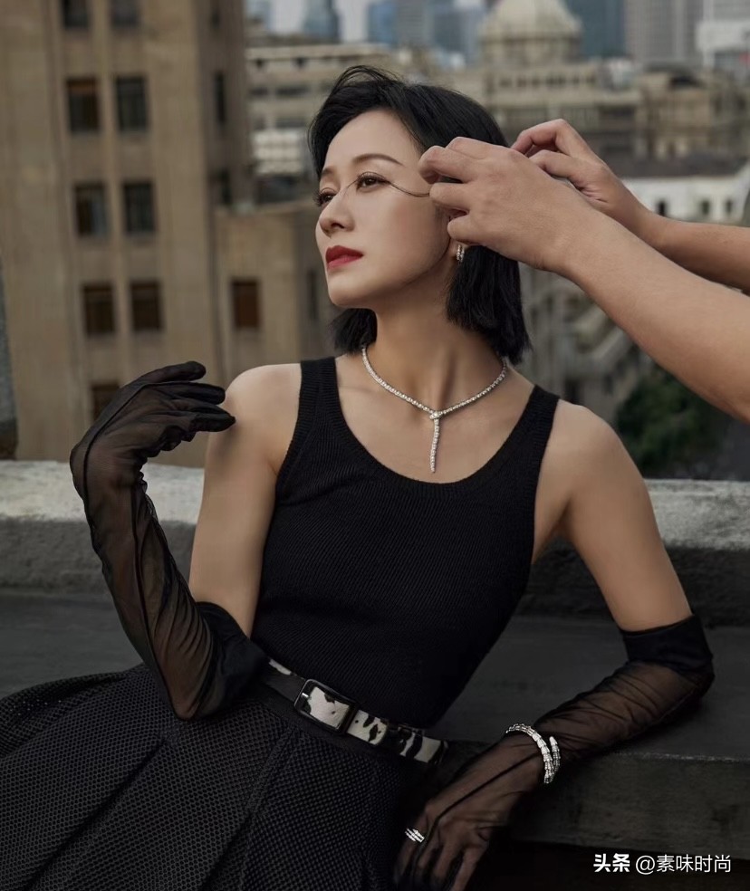 The 45-year-old Ni Hongjie has a girly feeling coming from her bones ...