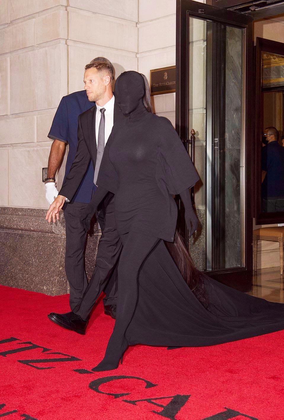 The foreign red carpet catwalks are so bold, the scales are bigger than ...