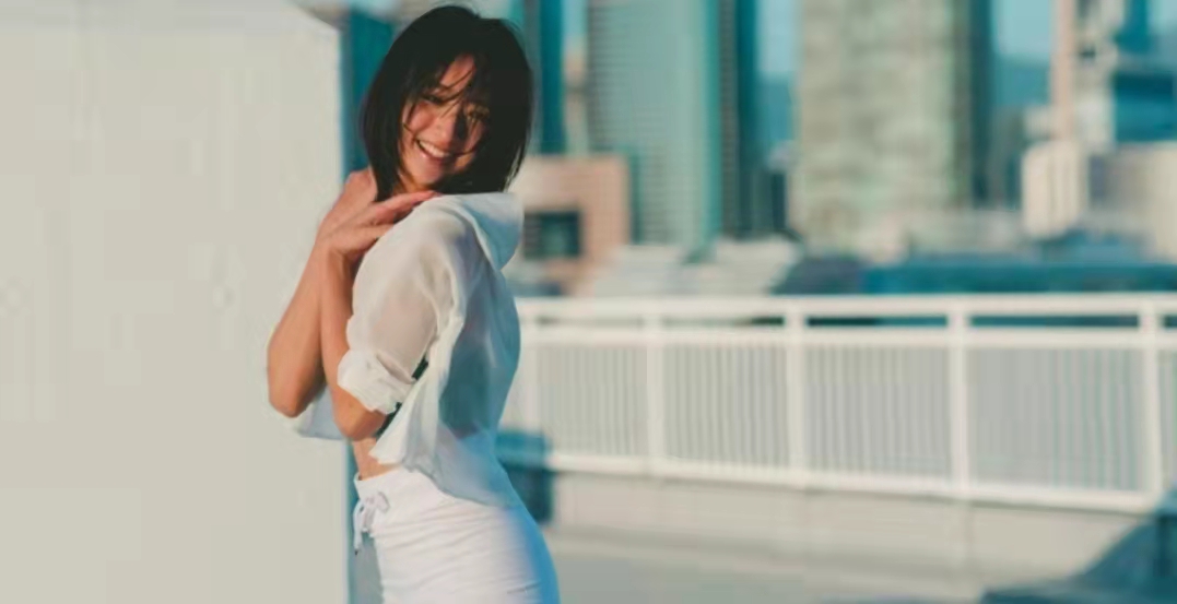 Great looking!The daughter of Hong Kong film goddess Bai Annie showed her dancing skills in the ...