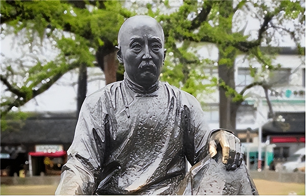 Lu Xun, a famous doctor in the late Qing Dynasty, predicted that China ...