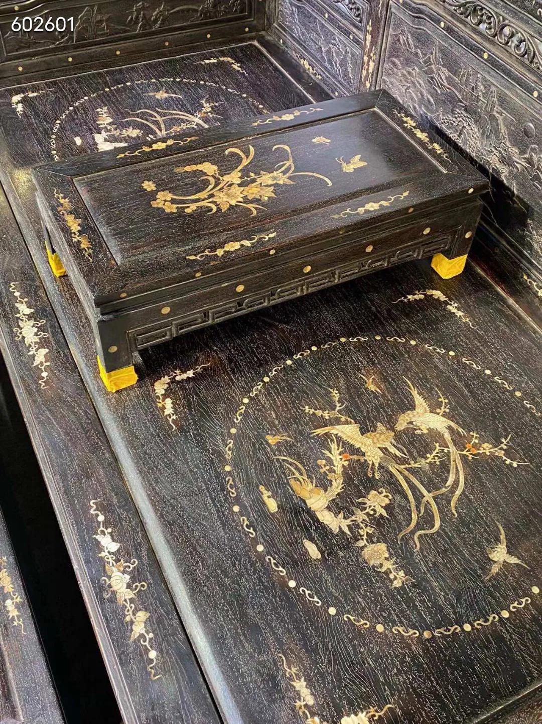 Old Tibetan lobular red sandalwood Arhat bed - iNEWS