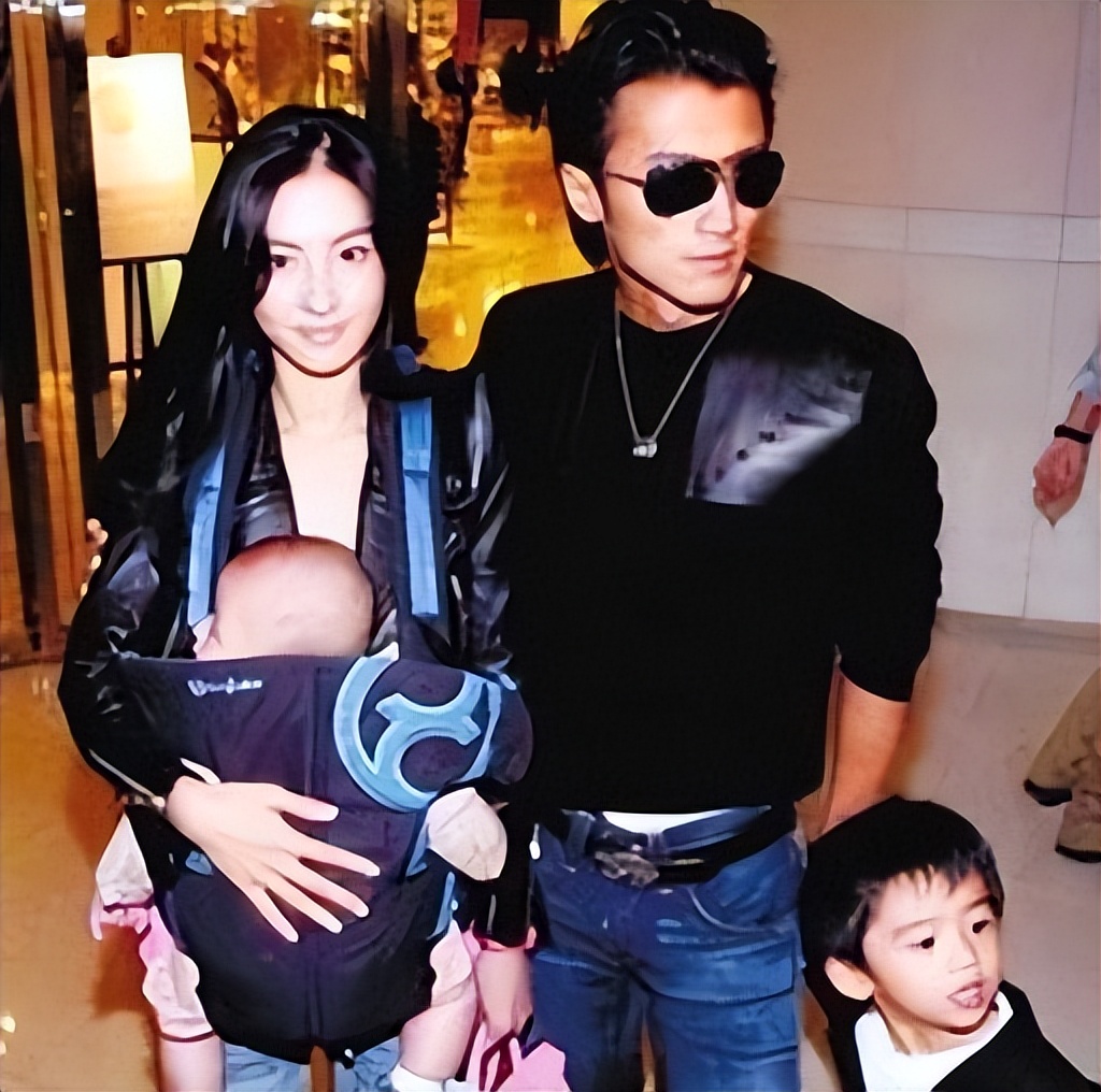 Nicholas Tse: After 18 years, he played the guitar and sang, and was ...