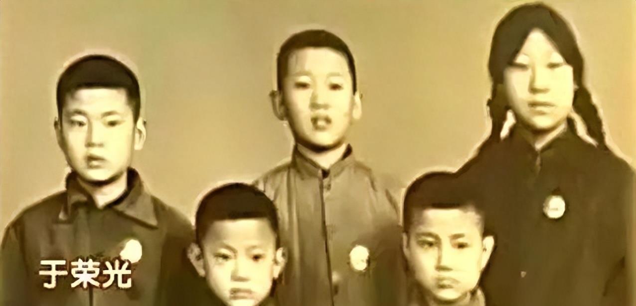 Yu Rongguang, who married his first love and had no scandals in his 40 ...