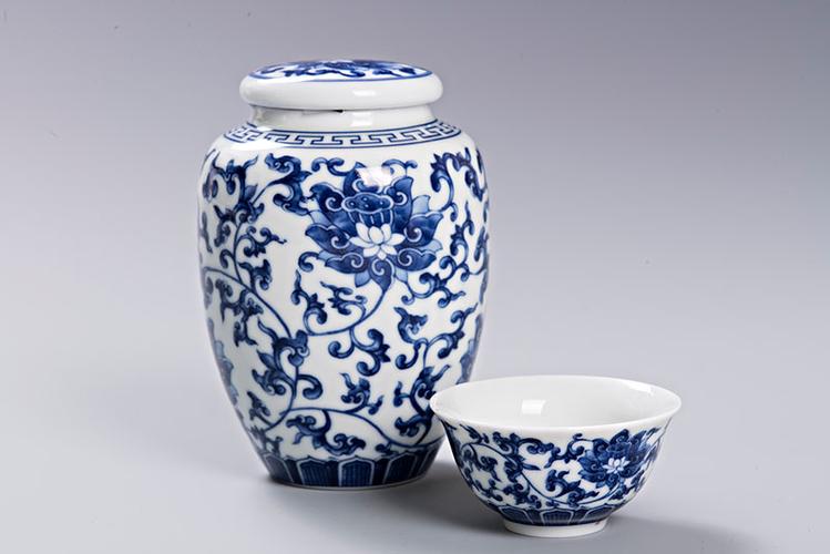 Exploring the artistic charm of blue and white porcelain - iMedia