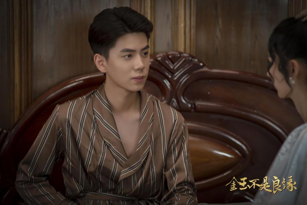 "Golden Jade Is Not a Good Fate" starts with the yuppie young marshal ...