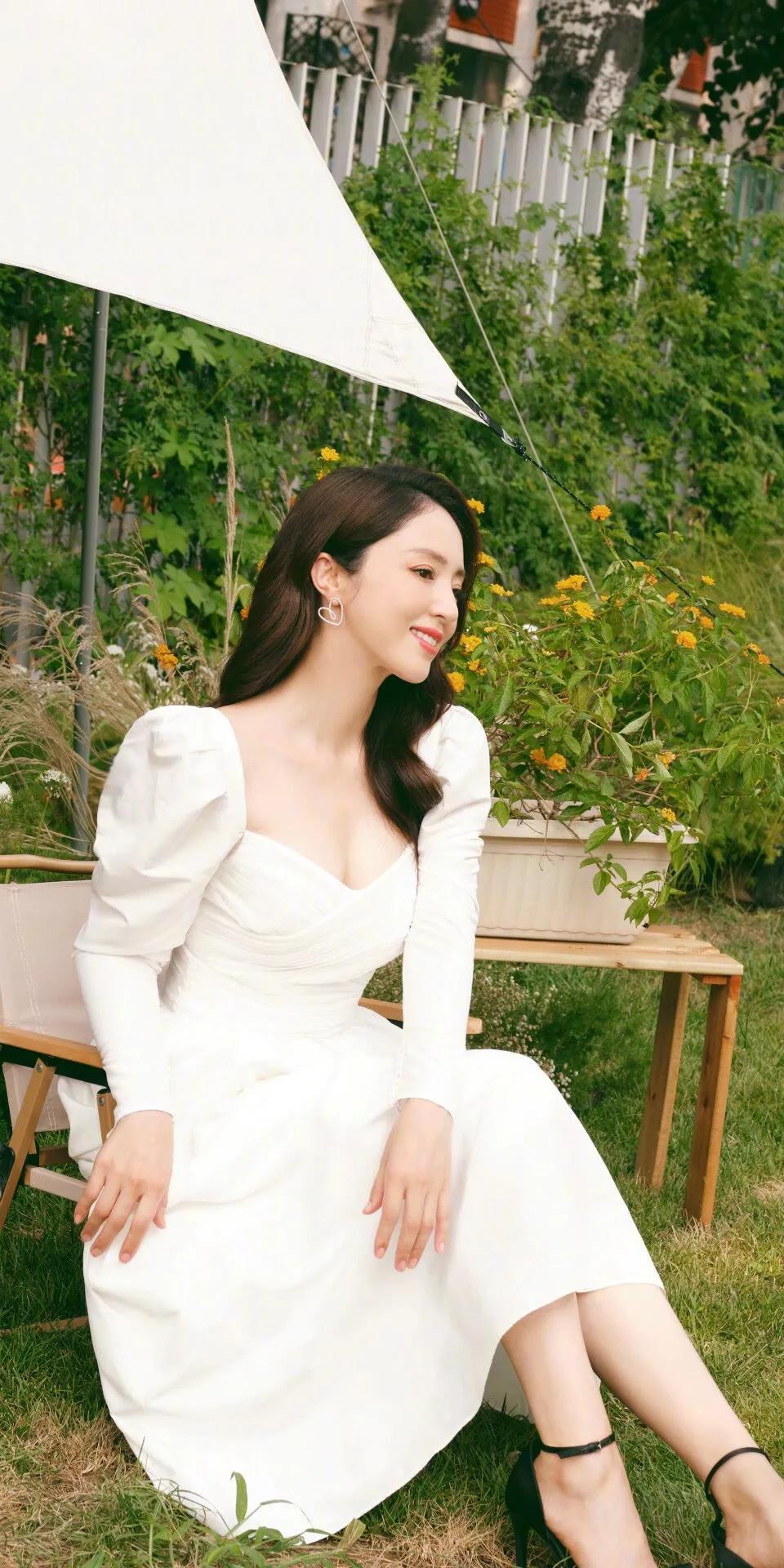 Beauty star "Dong Xuan" is glamorous and sexy - iMedia