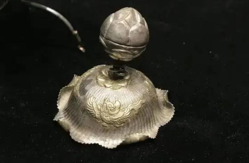 Pattern design of gold and silver eating utensils in Tang Dynasty under ...