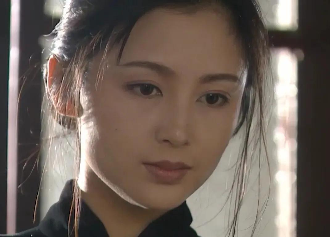 From the passionate Wang Zixuan to the ladylike Zhang Wanqing, Chen Hong is full of charm! - iNEWS