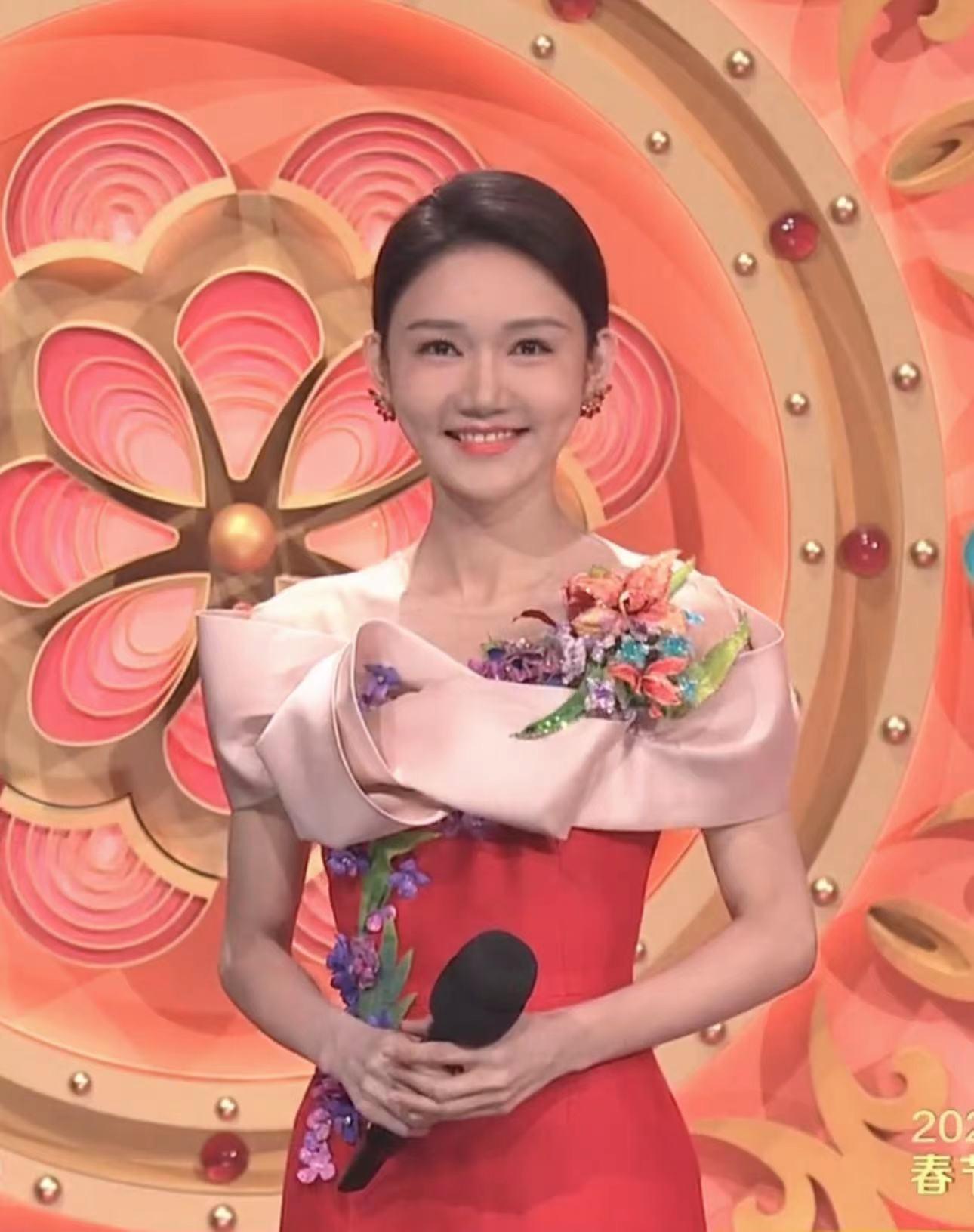 There are many beauties in the 2023 Spring Festival Gala!Zhao Liying's legs, Qin Lan's waist, Ma ...