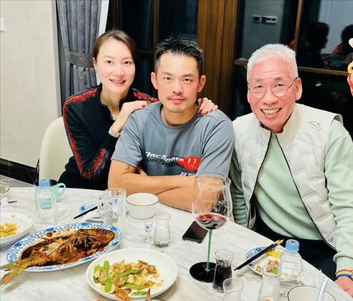 Lin Dan's retired life is colorful! Appear on the badminton court with ...