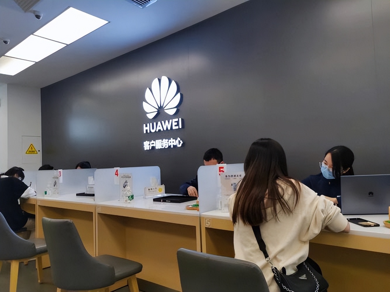 Why do many old Huawei users not consider Huawei when they change their ...