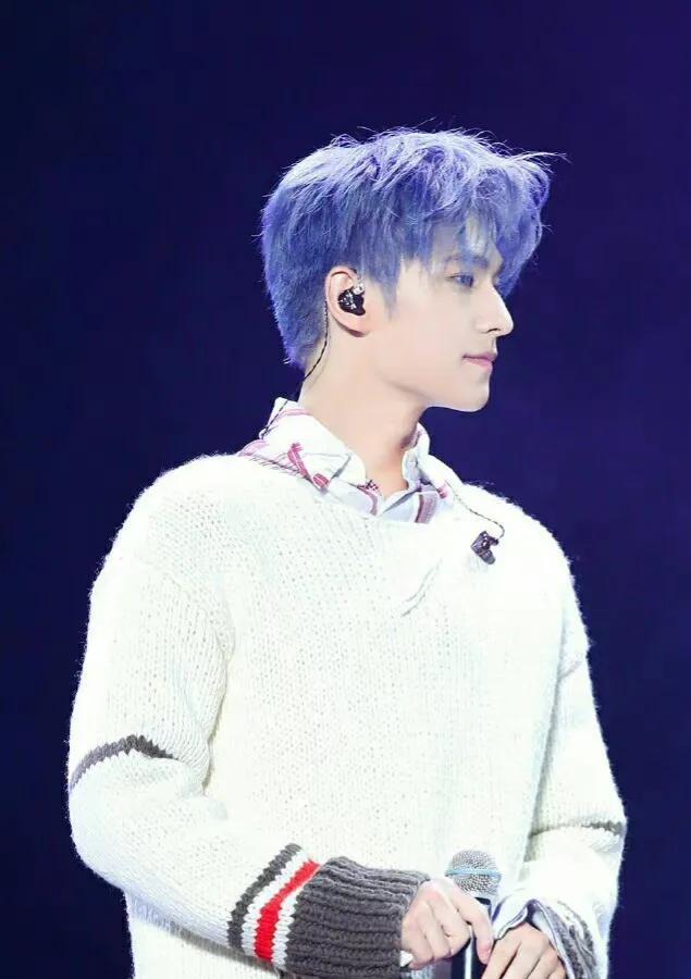 Yang Yang - blue-haired boy - iMedia
