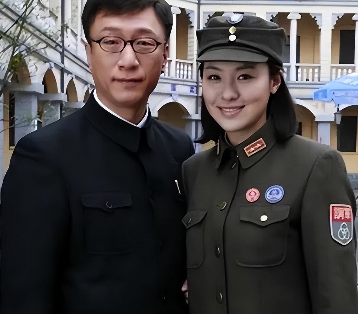 After Shen Aojun and Sun Honglei had just finished filming the kiss scene, she quietly said to ...