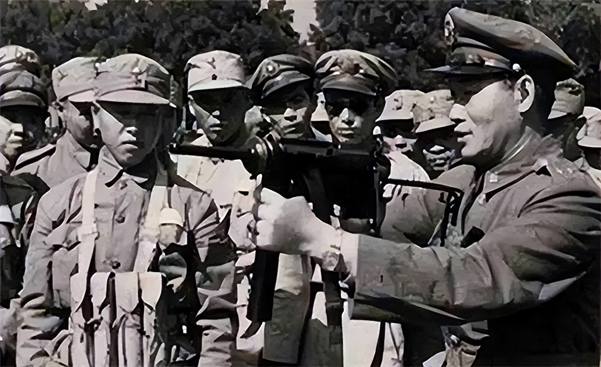 After Liao Yaoxiang was captured, he saw Mr. Lin and quickly saluted ...