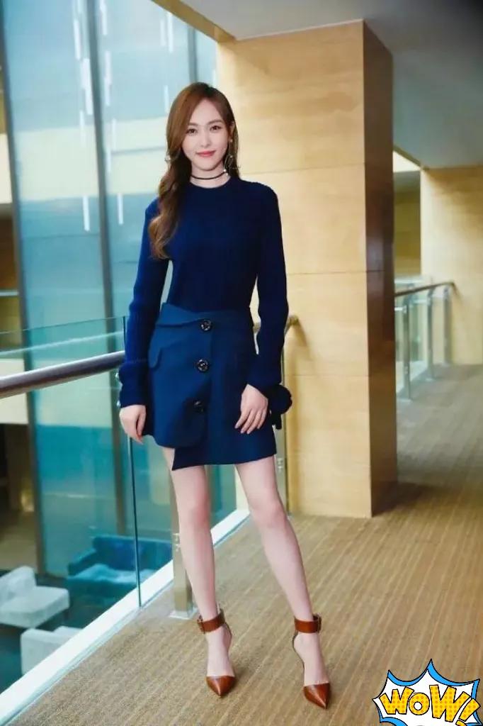 Tang Yan's beautiful legs and jade feet - iNEWS