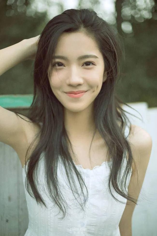 Young and beautiful beauty Zhuang Dafei, enjoy the beautiful pictures ...
