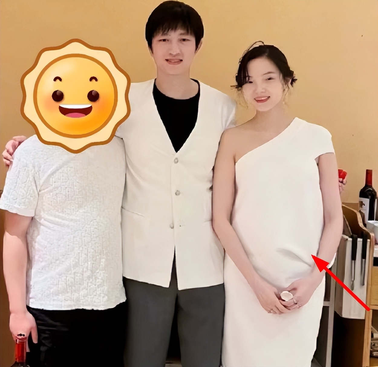 Jin Dachuan and his wife were in the same frame for the first time after marriage, Ju Xiaowen's ...
