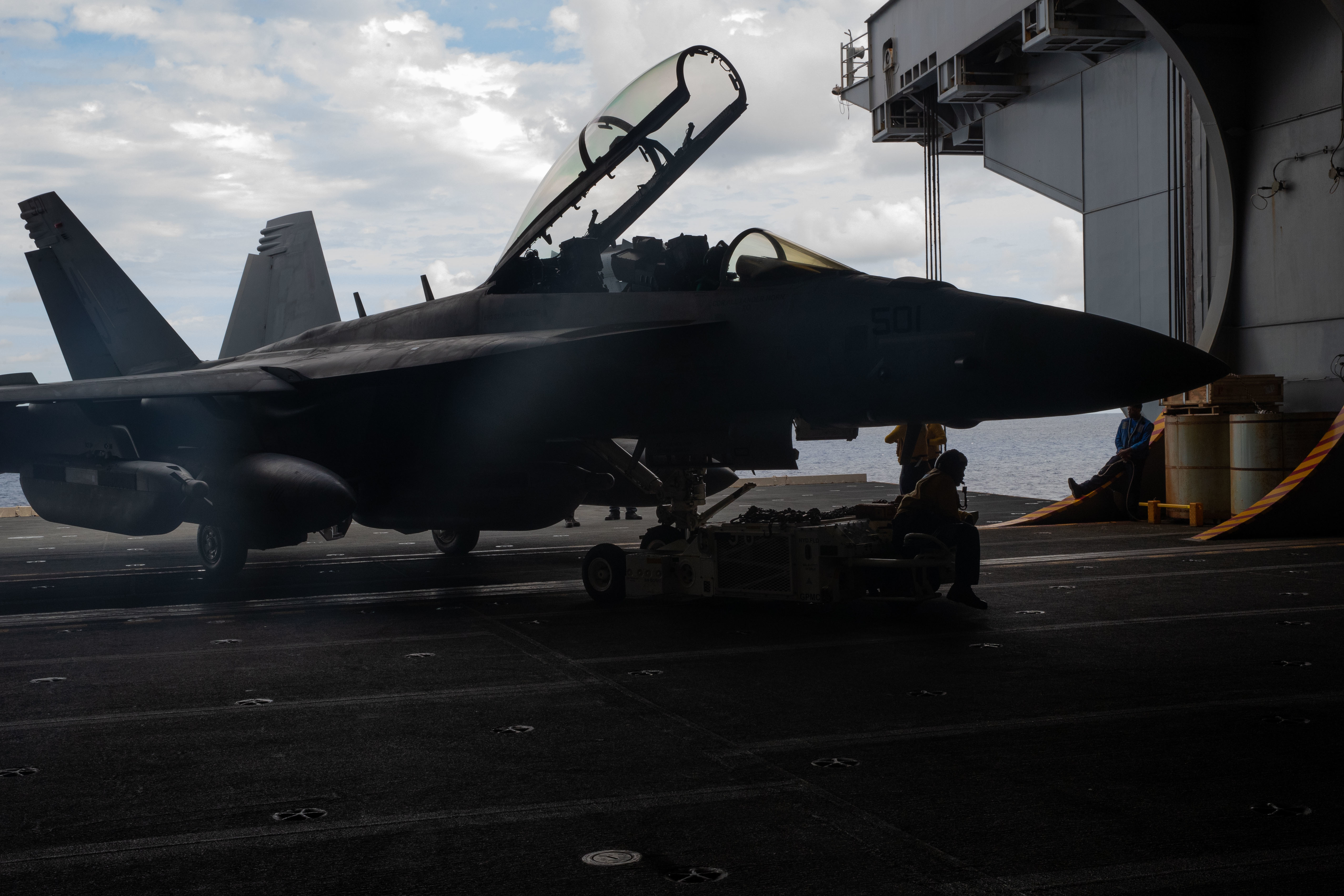 Routine maintenance on the F/A-18's M61A2 20mm gun - iNEWS