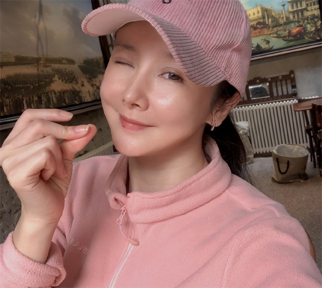 Forcibly pretending to be tender, addicted to plastic surgery, and thin ...