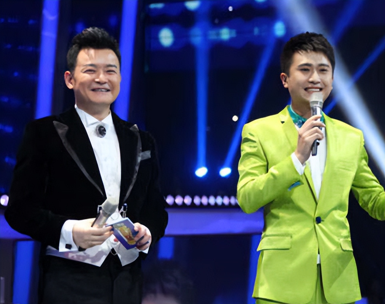 He was once a popular host. When he was 31 years old, he left CCTV and ...