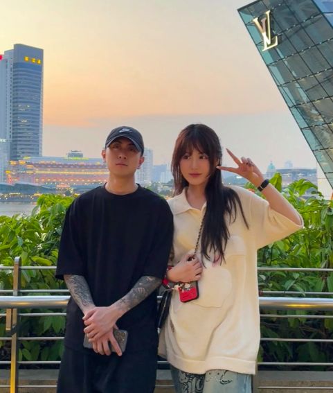 Qin Fen, the second generation of rich people, posted photos. Some ...