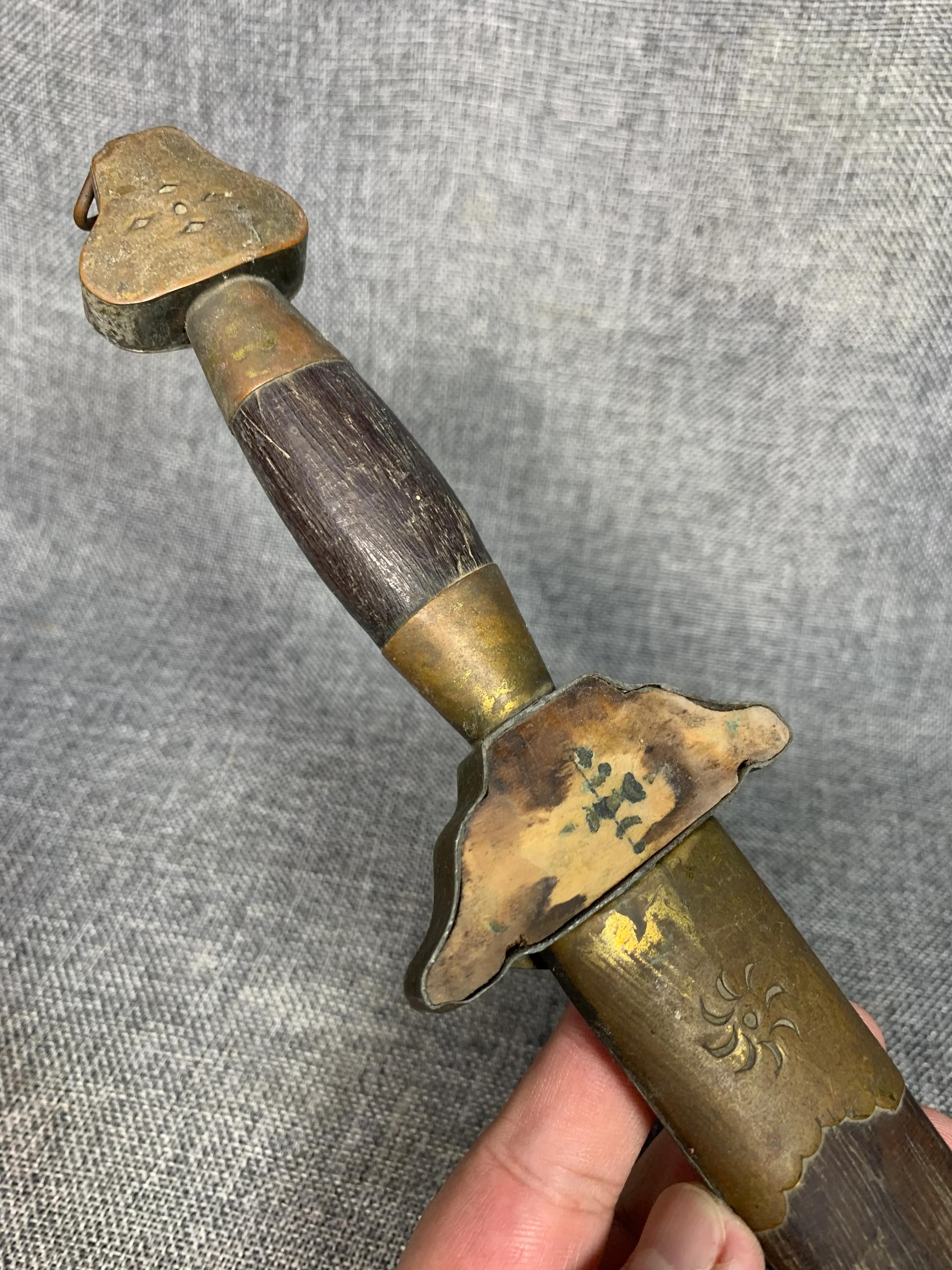 Qing Dynasty chicken wing wood clad copper sword - iNEWS