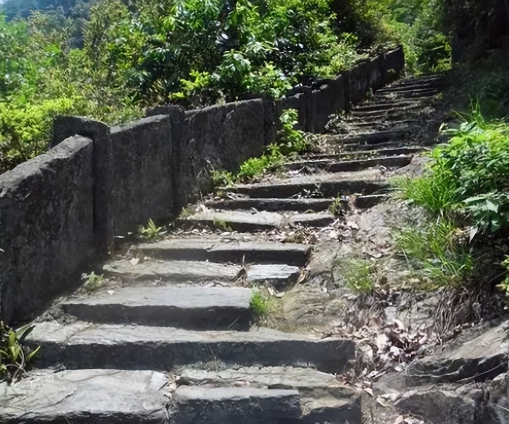 Red Army rebel general Gong Chu wrote a letter to his comrade-in-arms ...