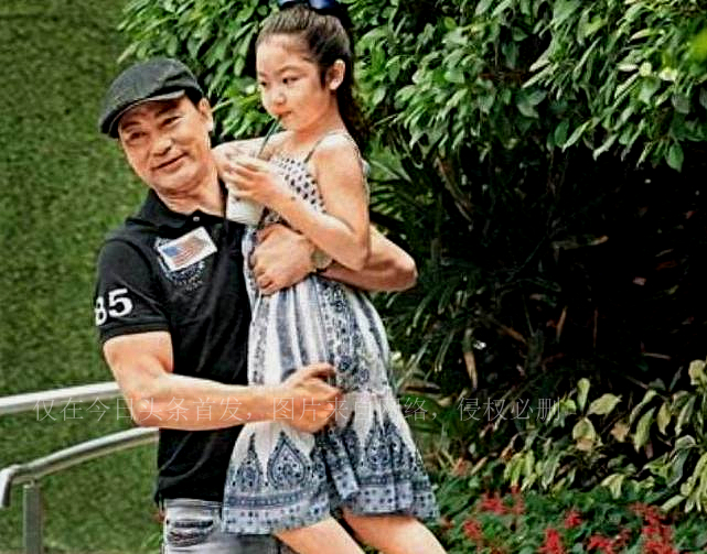 "Best Actor" Simon Yam: Married to Qiqi, who is 12 years younger, and ...