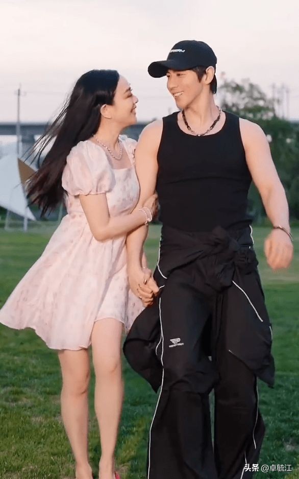 Christy Chung and Zhang Lunshuo shared sweet moments in 520, with deep ...