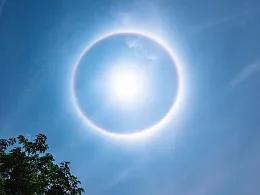 What is the meaning of sun halo, rain at three o'clock, and moon halo ...